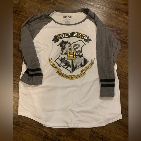 Warner Bros. | Tops | Harry Potter Hogwarts Crest Baseball Tee | Poshmark